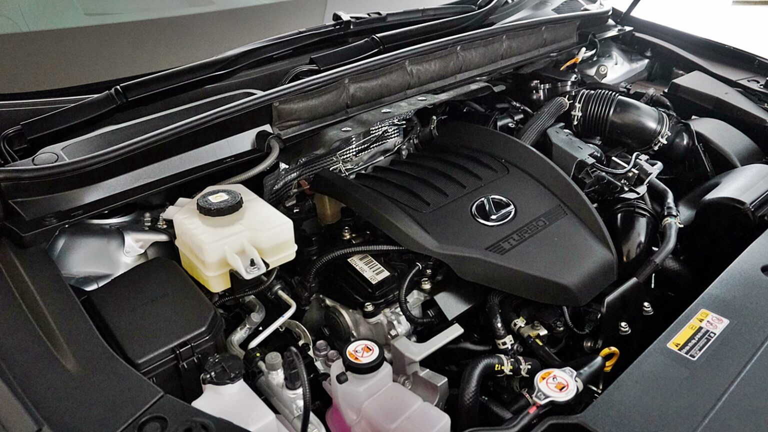 Lexus RX500h F SPORT Hybrid joins RX350