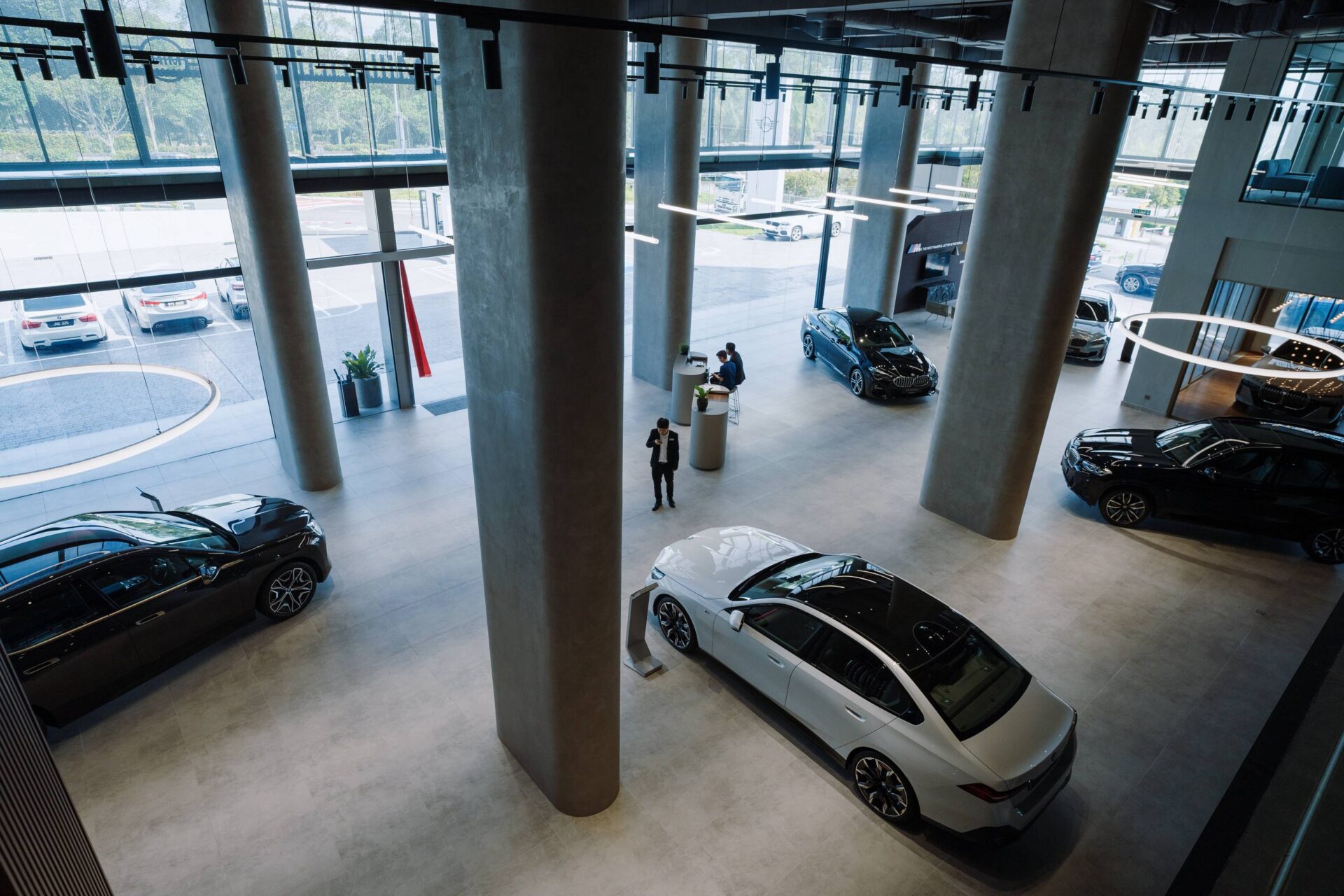 First dealership with BMW Retail.Next concept
