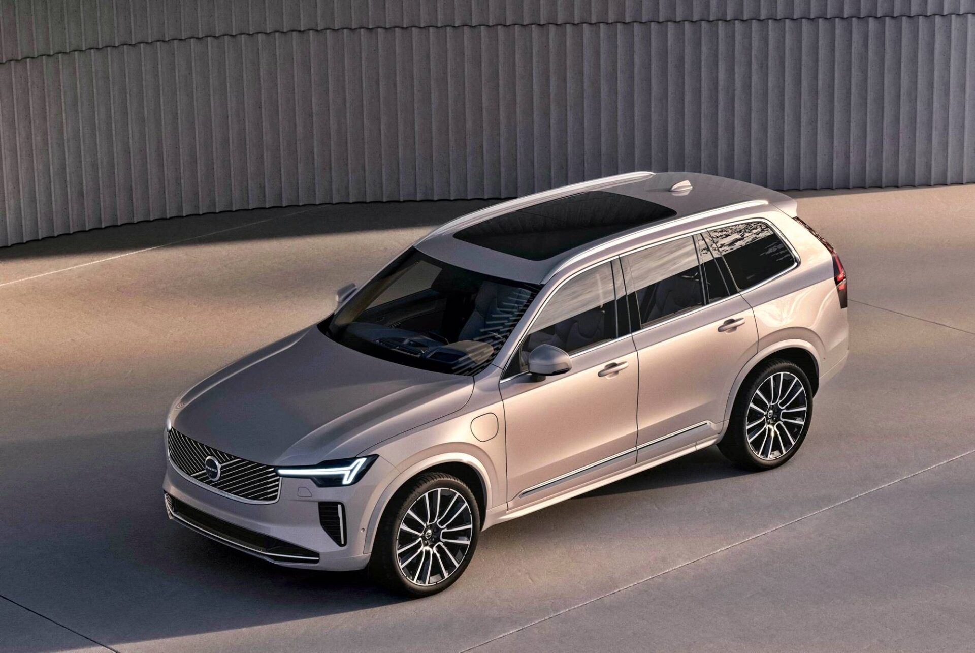 Volvo XC90 receives significant updates for new model year